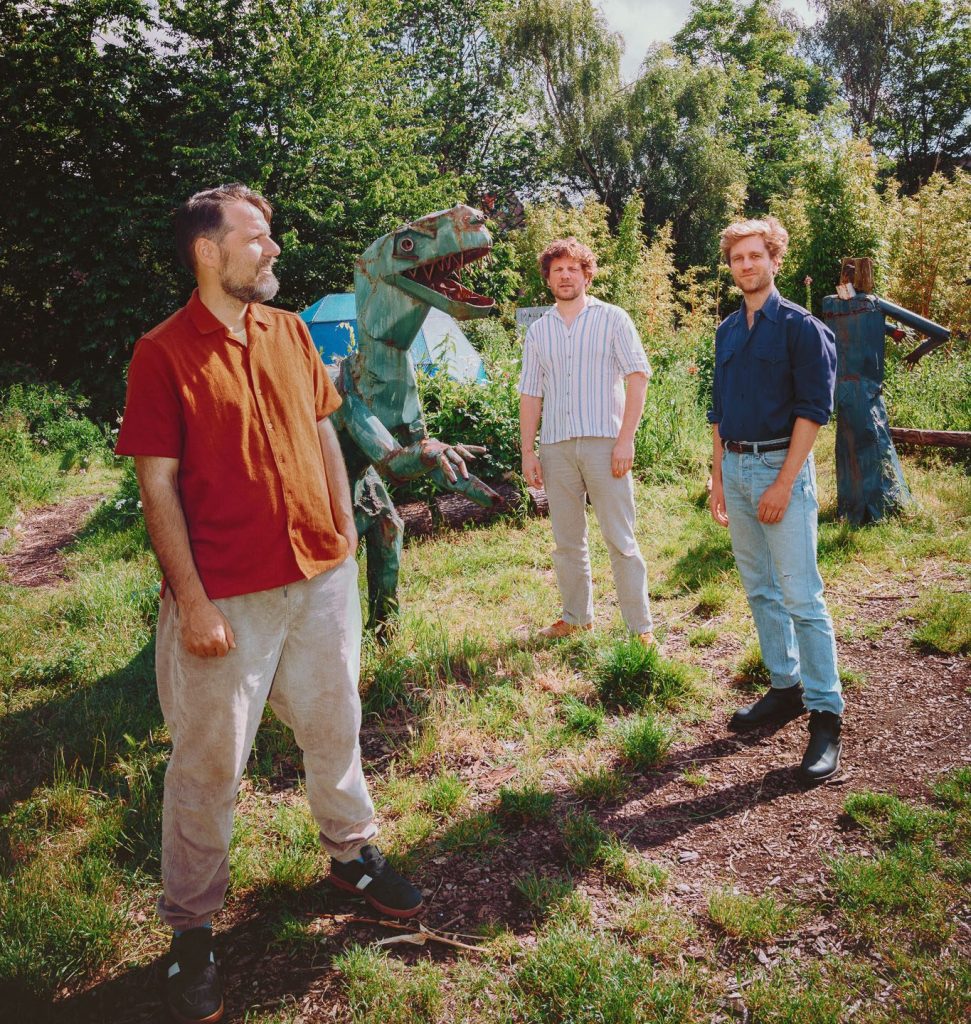 Emerging Folk – Johnny & The Dinosaurs, Lucas Player, Mike B & The ...